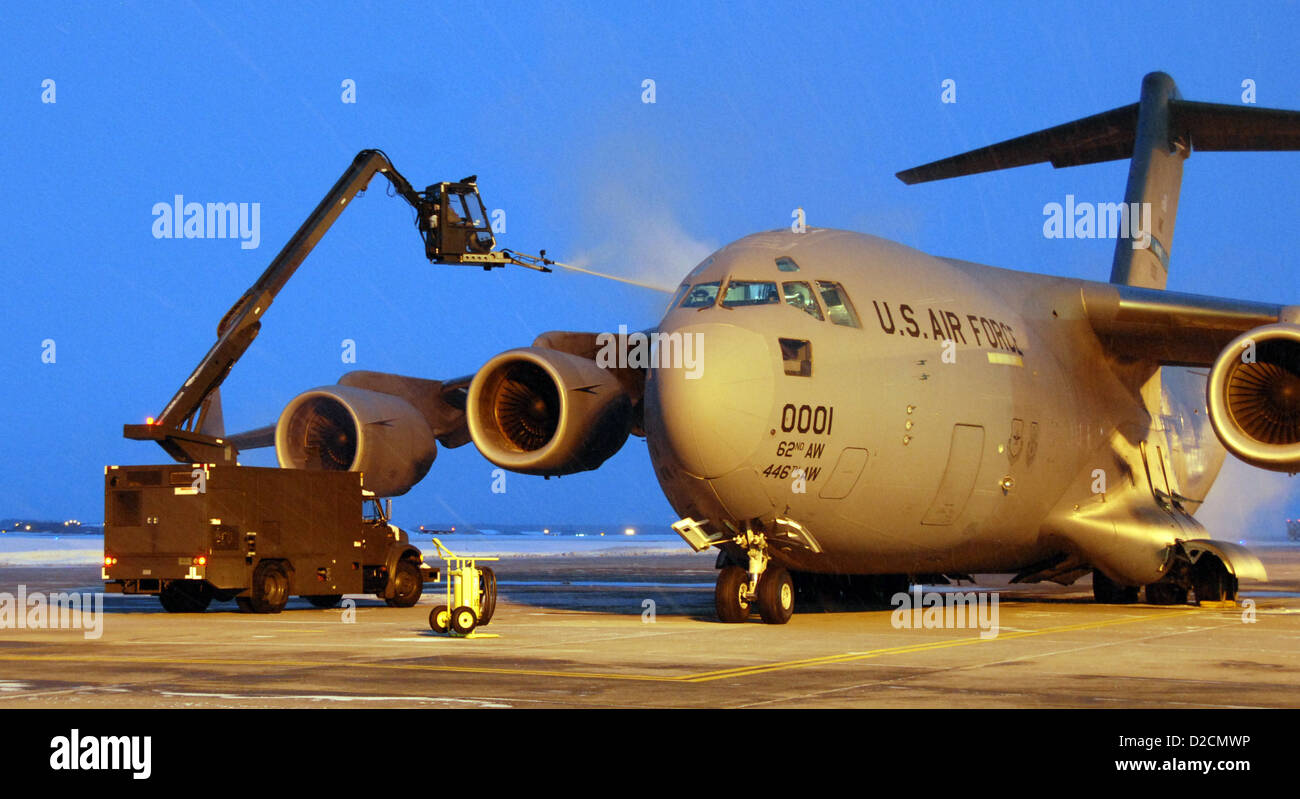 NAVAL AIR FACILITY MISAWA, Japan (Jan. 20, 2013) A U.S. Air Force C-17 ...