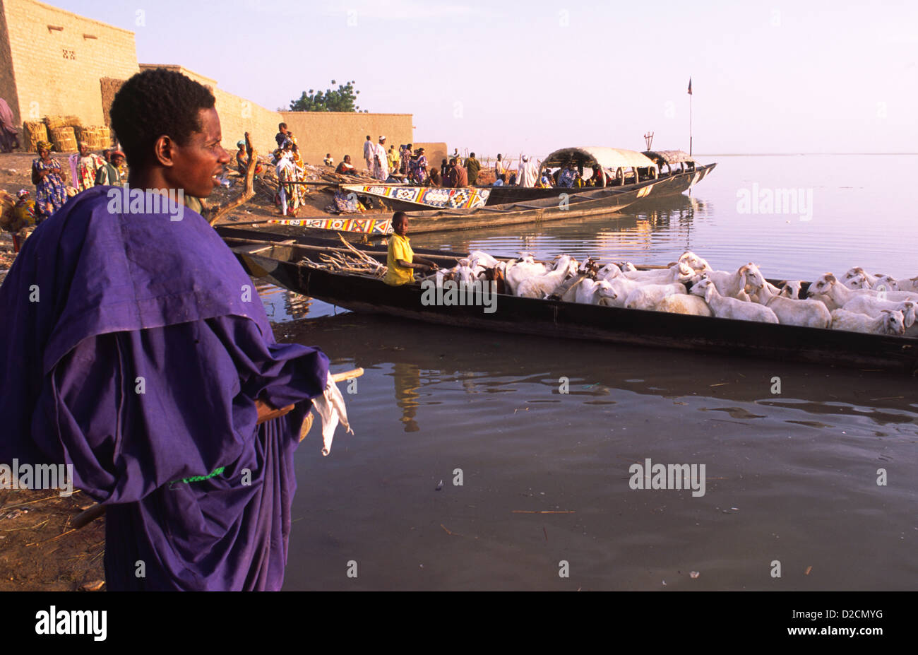Market day on in the Niger Inland Delta in Mali, West Africa Stock ...