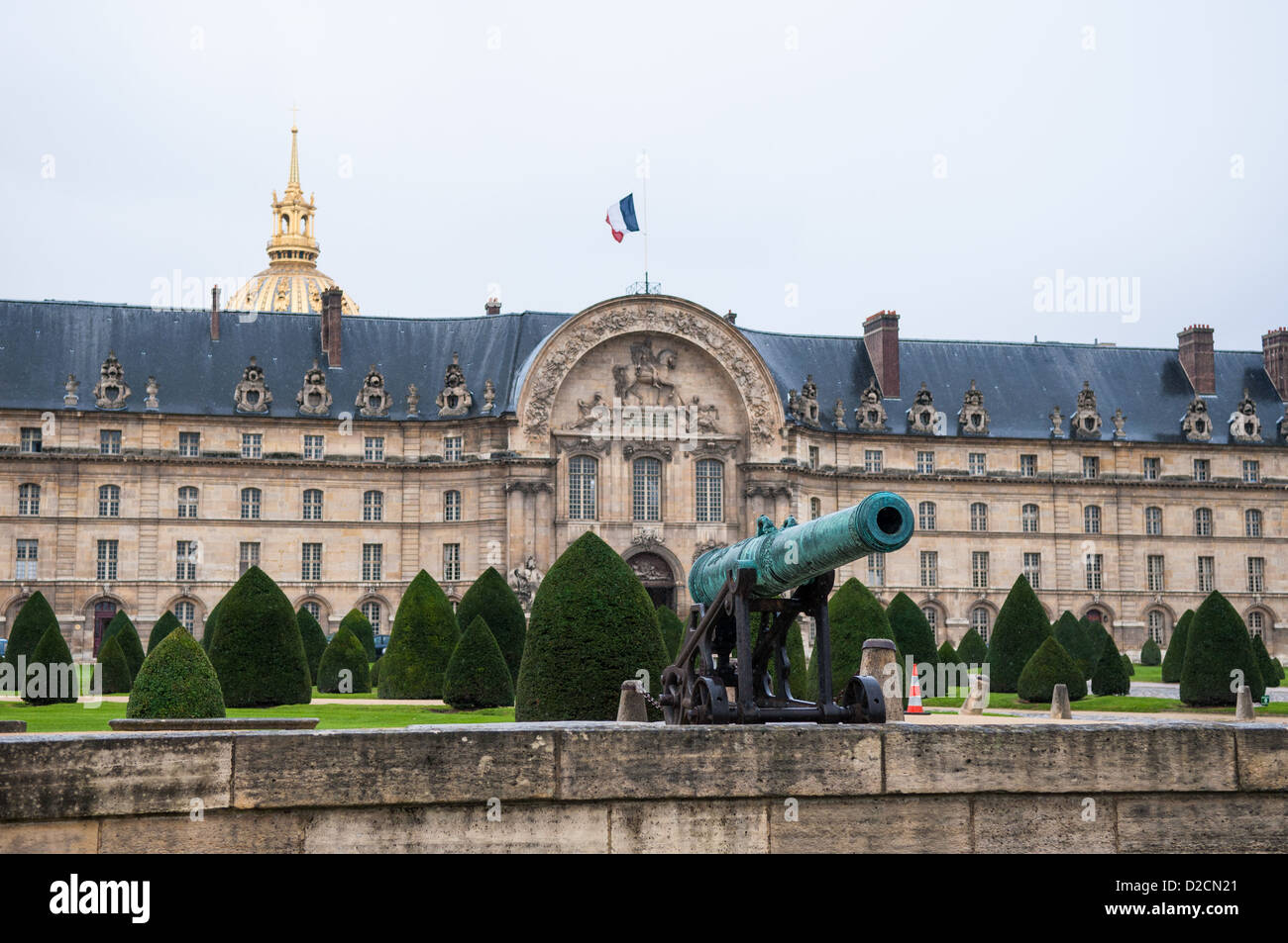 Cannon of paris hi-res stock photography and images - Alamy