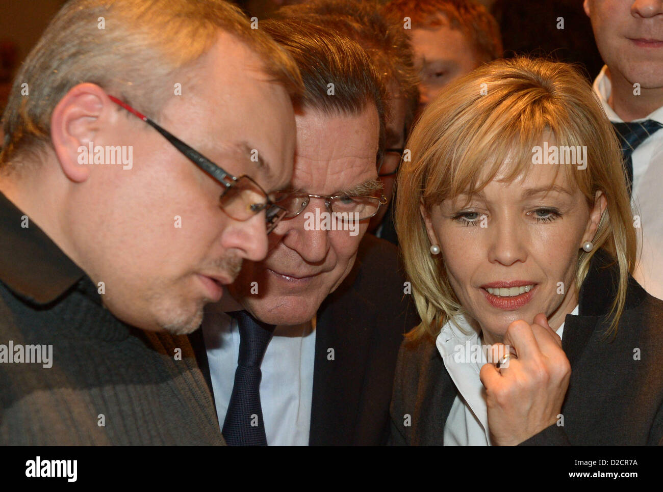 Former Chancellor Gerhard Schroeder (SPD, C), his wife Doris Schroeder ...