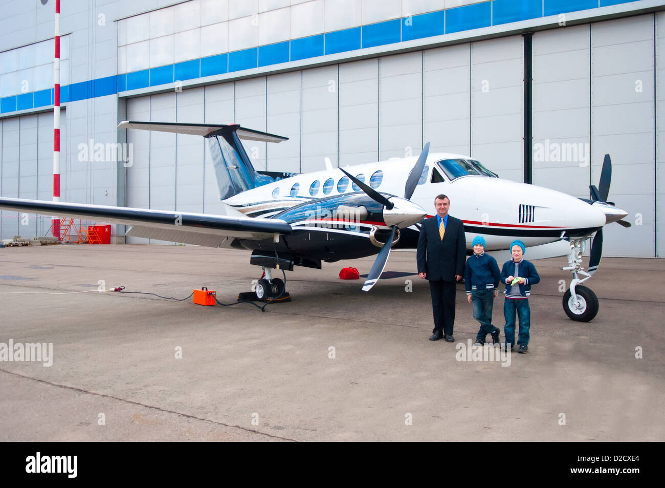 Family traveling by plane hi-res stock photography and images - Alamy