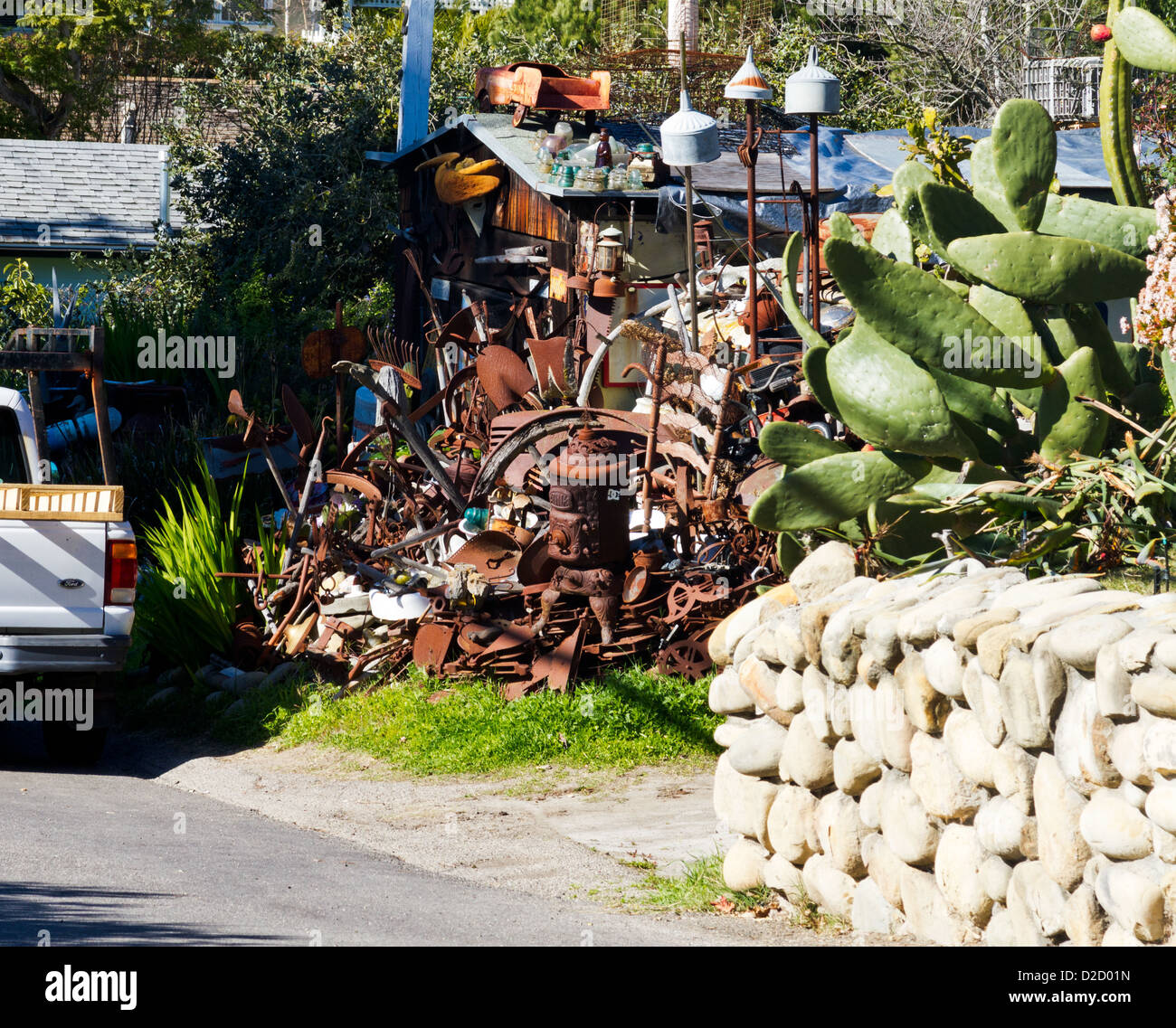 Yard art junk High Resolution Stock Photography and Images - Alamy