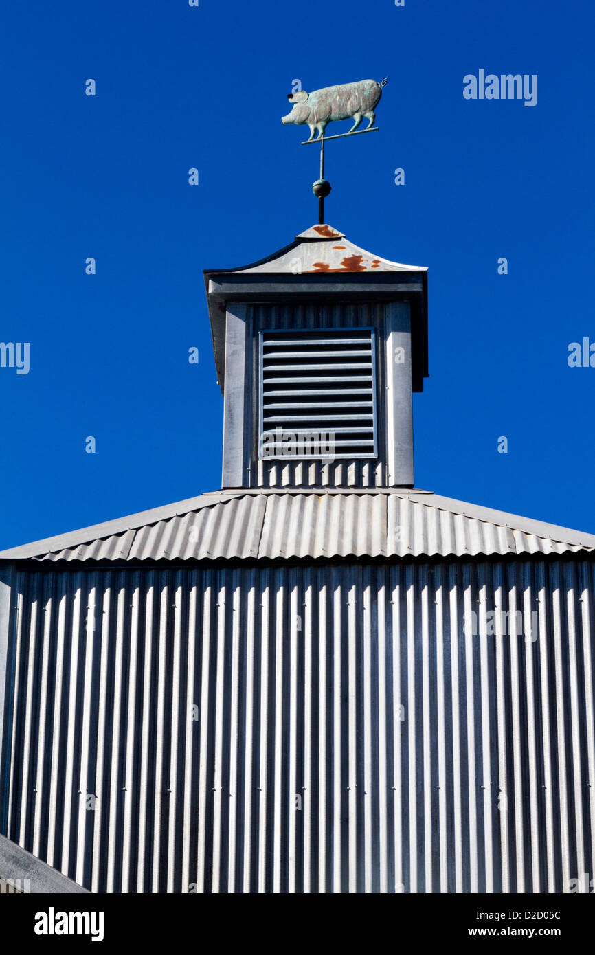 Corrugated metal building hi-res stock photography and images - Alamy
