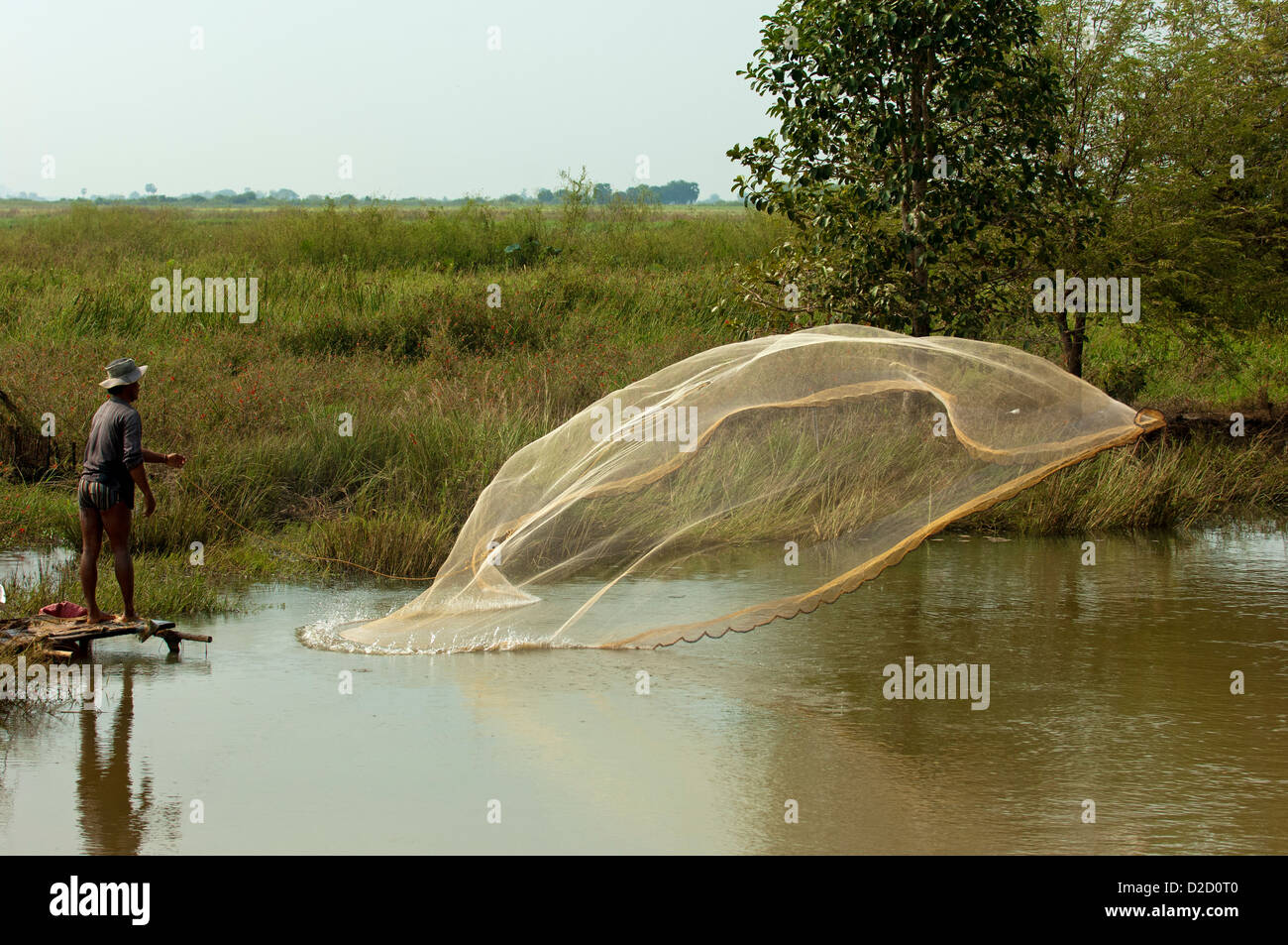 Throwing net for fishing hi-res stock photography and images - Alamy