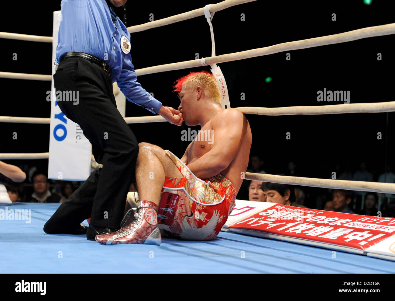 Kyotaro Fujimoto (JPN), DECEMBER 31, 2012 - Boxing : Kyotaro Fujimoto of Japan is taken off his ...