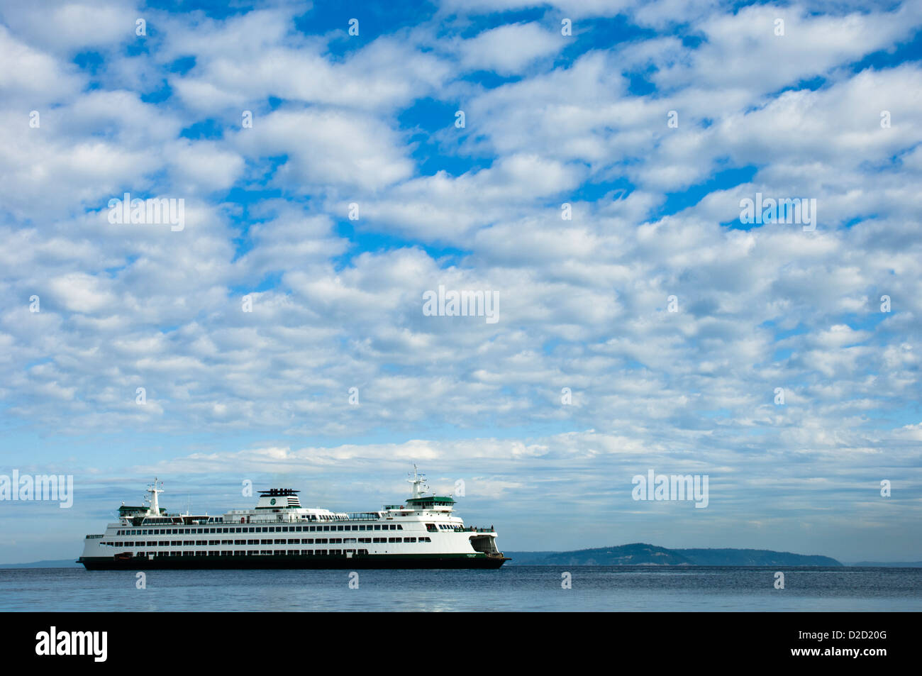 Edmonds-Kingston Ferry crosses the Puget Sound near Edmonds, Washington ...