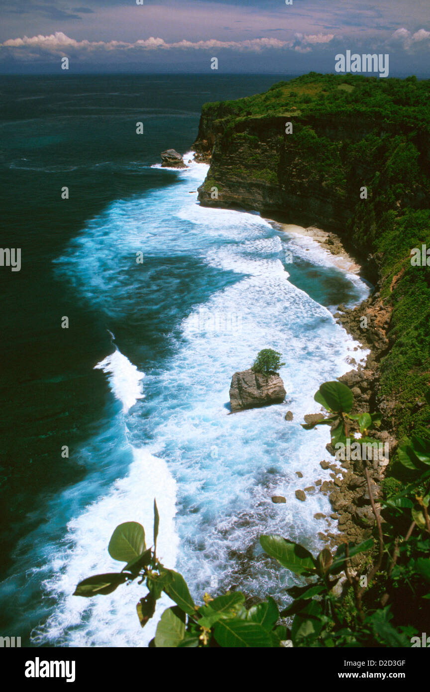 Indonesia bali ulu watu overall view coast hi-res stock photography and ...