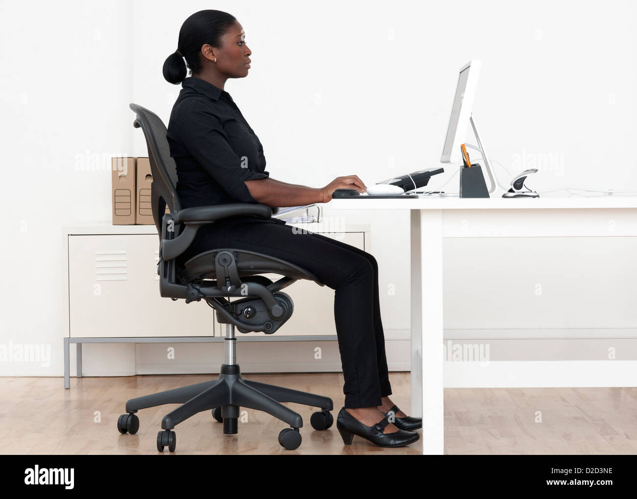 Woman on desk computer hi-res stock photography and images - Alamy