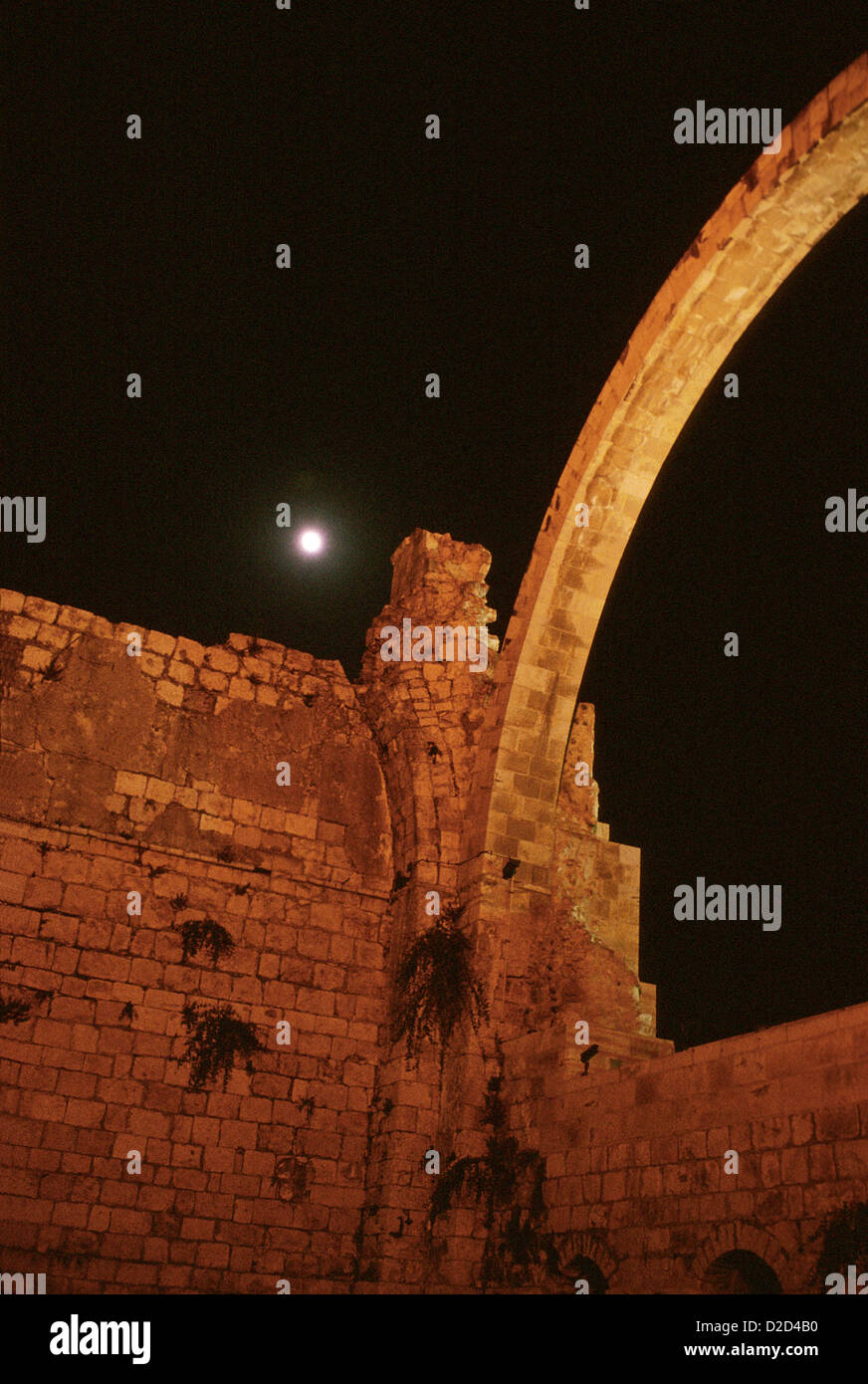 Israel, Jerusalem. Moon Rise In The Jewish Quarter Stock Photo - Alamy