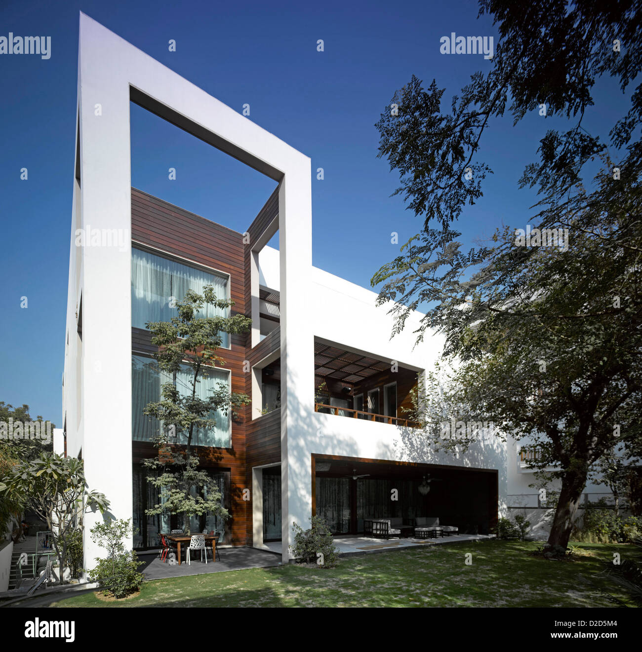 Private House New Delhi, New Delhi, India. Architect: Morphogenesis , 2011. Overall Exterior ...