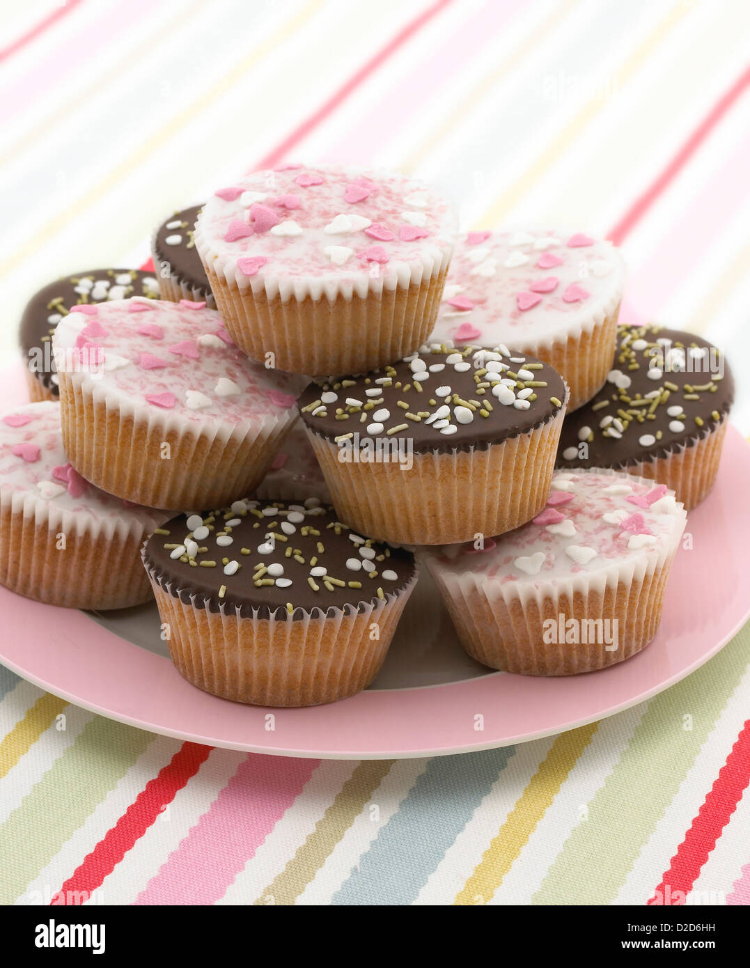 Pink birthday cakes hi-res stock photography and images - Alamy