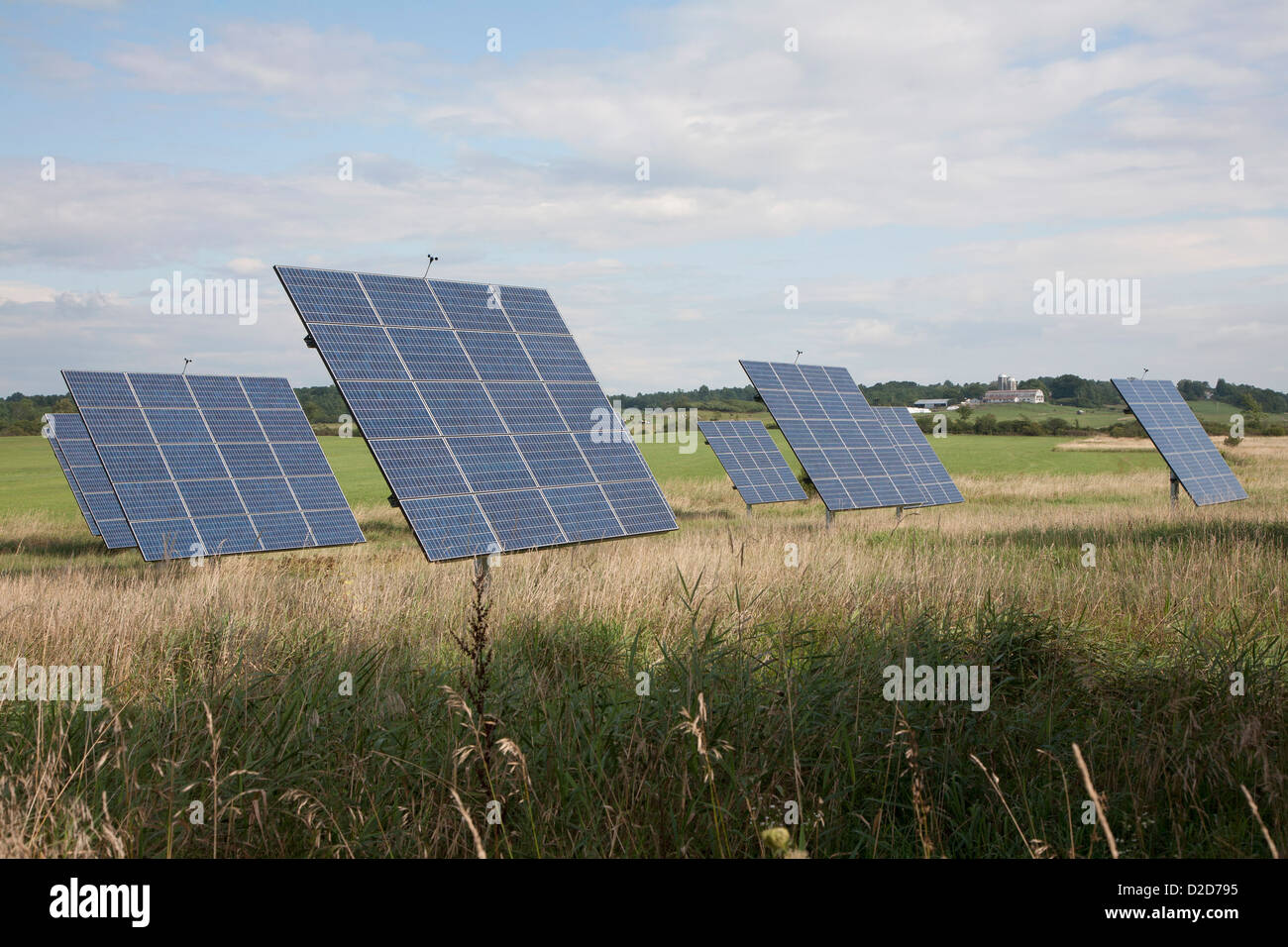 Solar panels field hi-res stock photography and images - Alamy