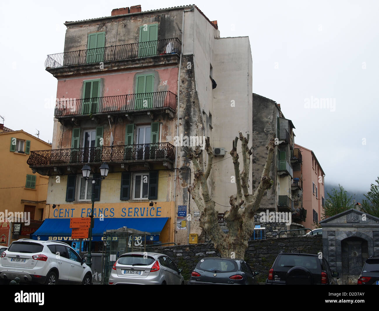 Unmaintained property hi-res stock photography and images - Alamy