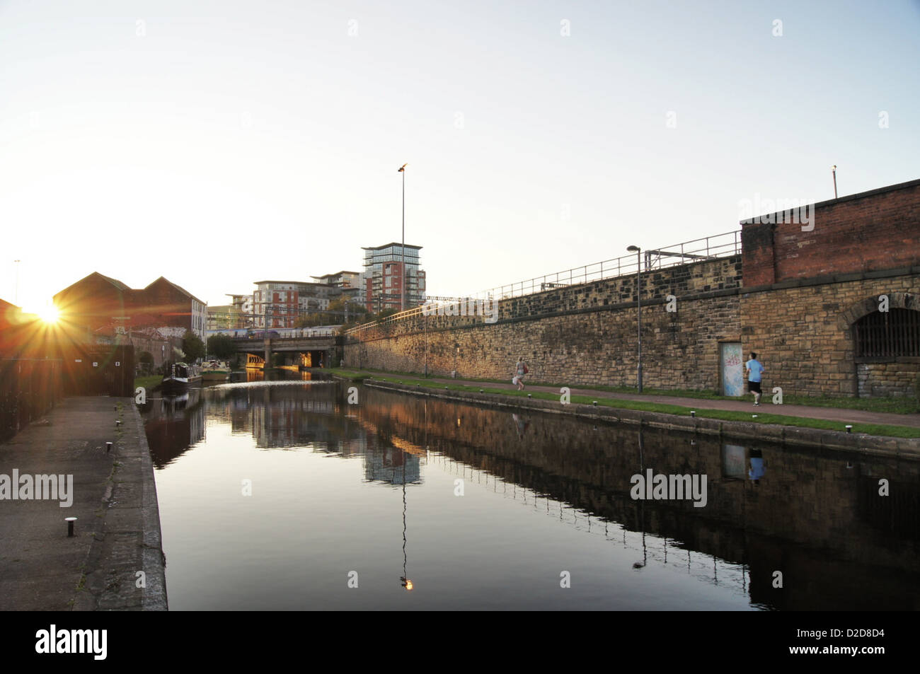 Leeds & Liverpool canal in the center of Leeds Stock Photo - Alamy