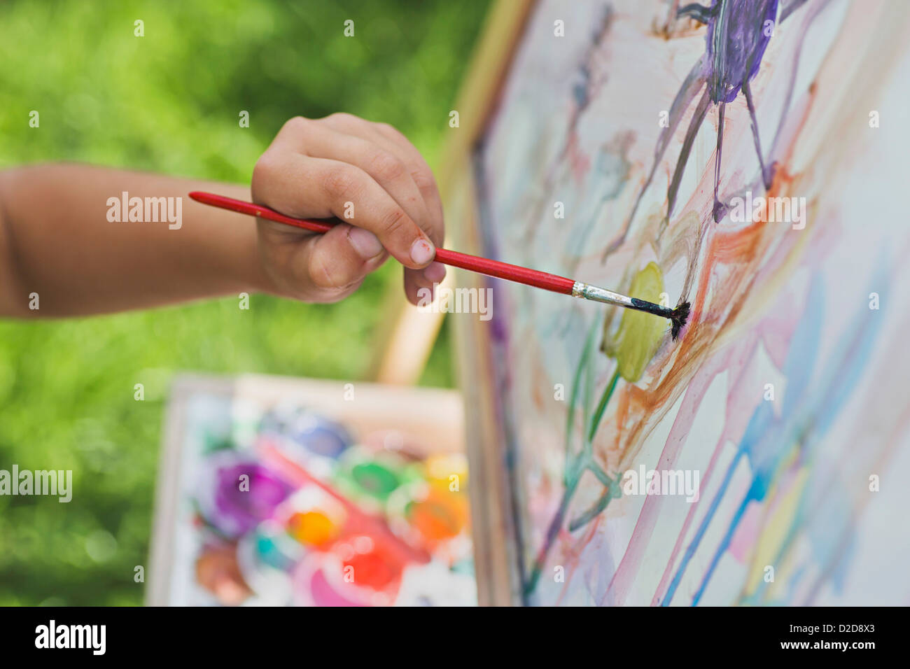 Hand child painting hi-res stock photography and images - Alamy