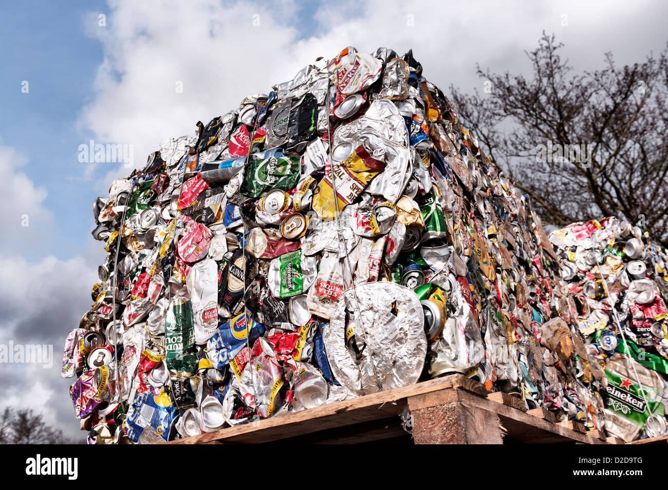 aluminum (aluminium) packaging crushed and baled on pallets for ...