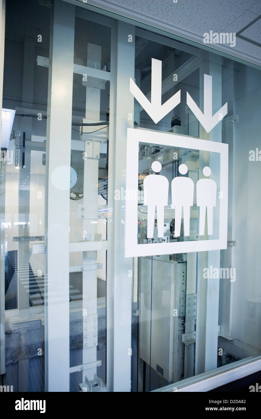 Elevator sign hi-res stock photography and images - Alamy