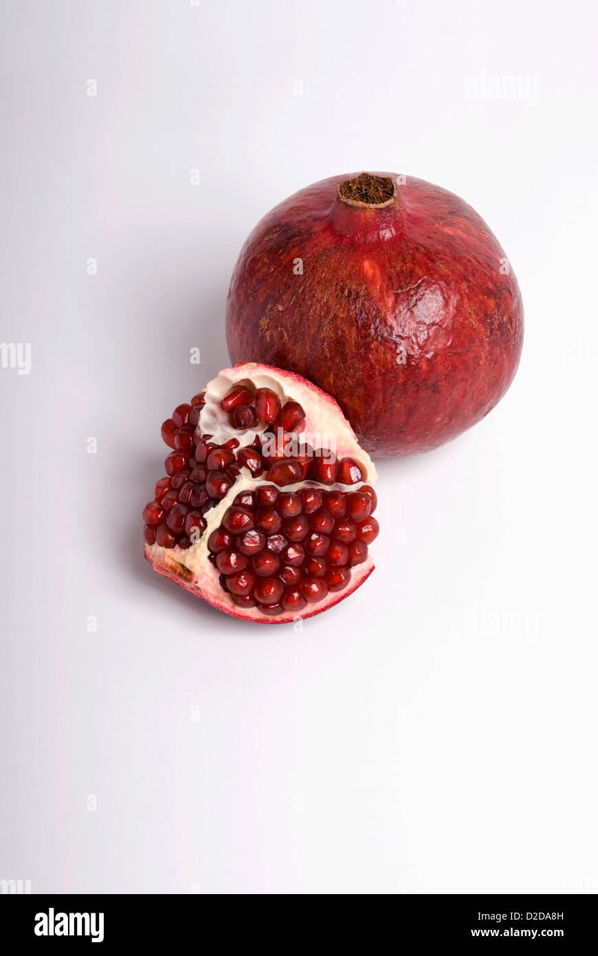 Cut and whole pomegranate Stock Photo - Alamy