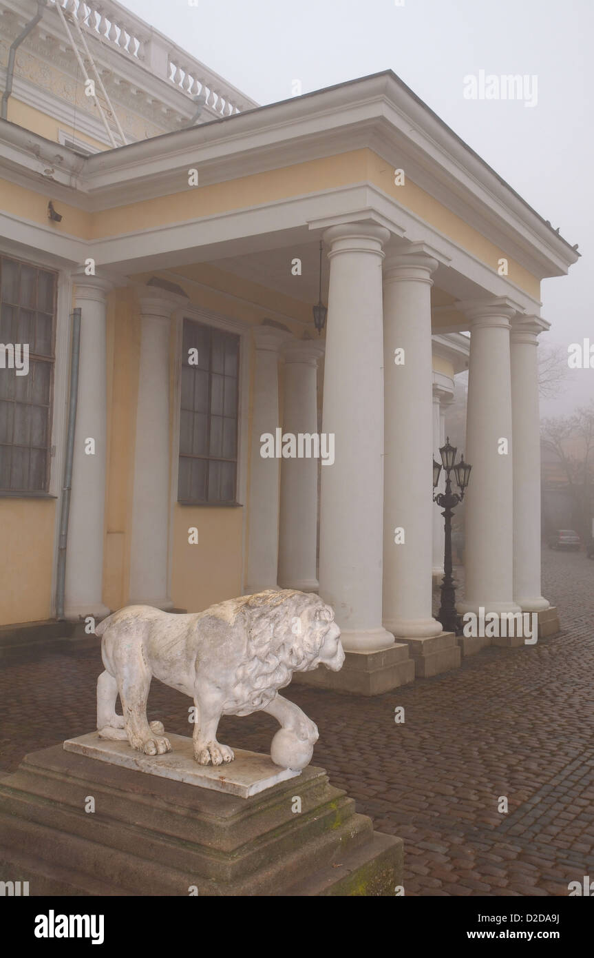 sculpture white lion & Palace of Prince Mikhail Semyonovich Vorontsov ...