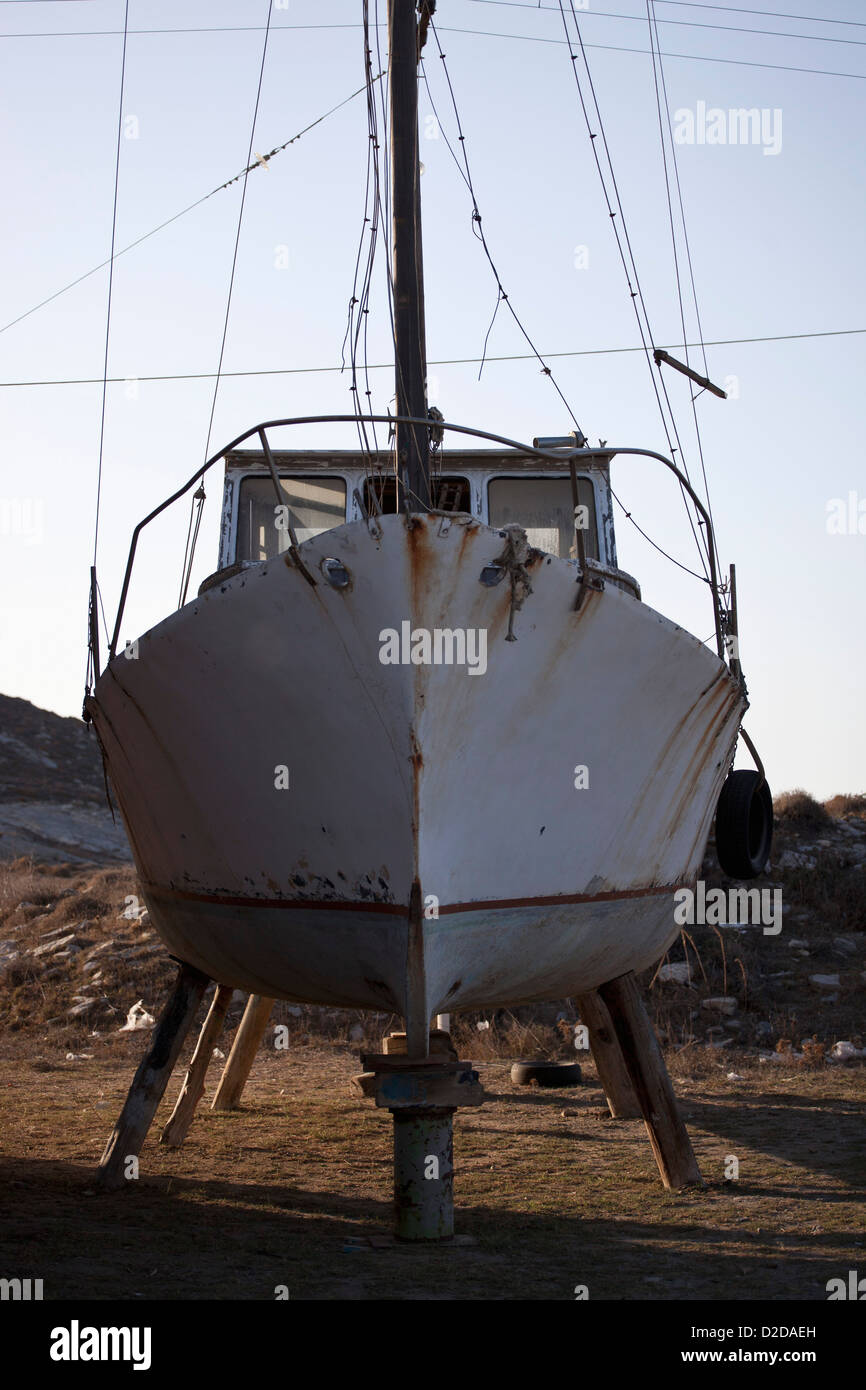 Breakdown boat hi-res stock photography and images - Alamy
