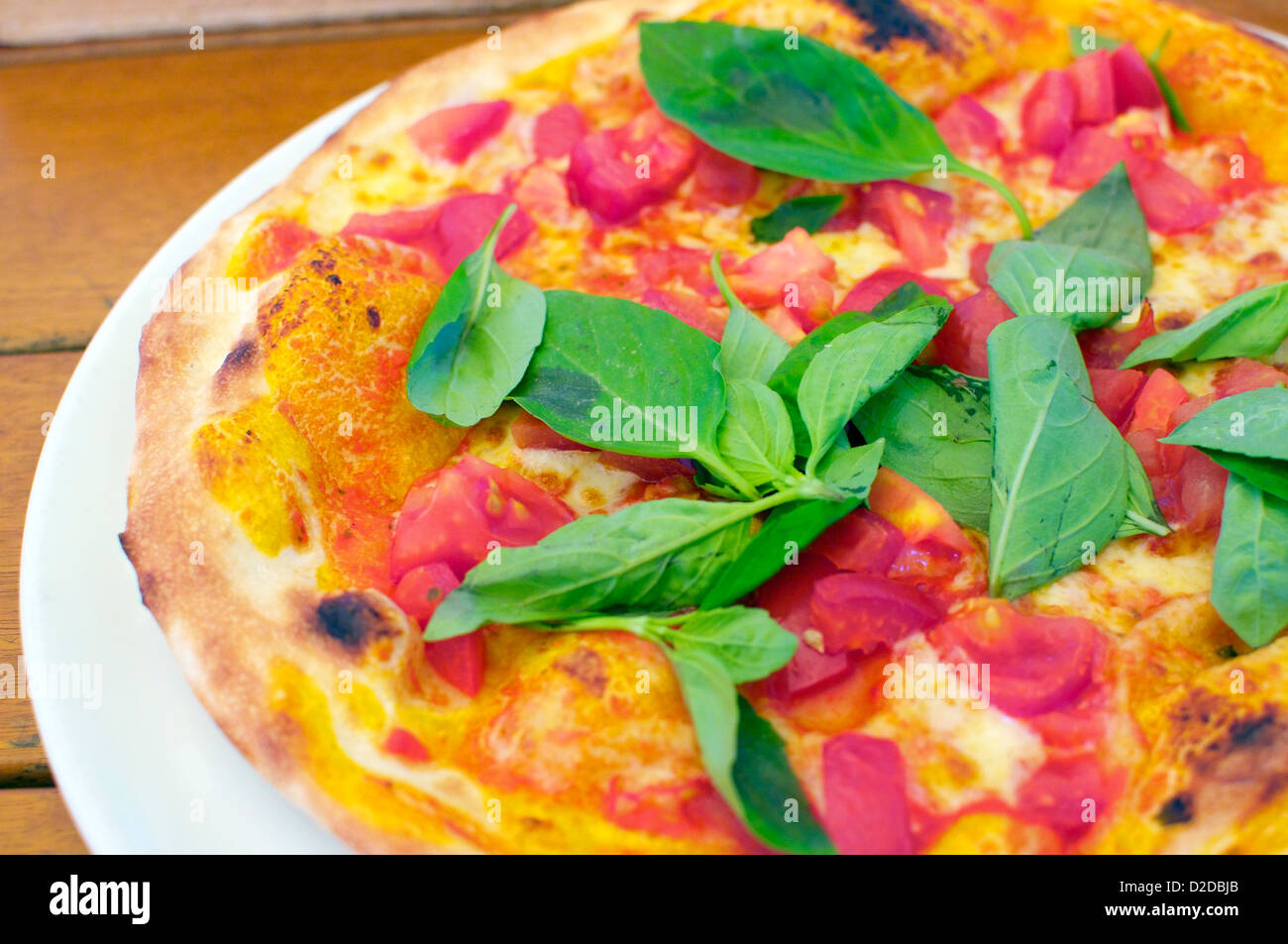 Tomato and basil pizza hi-res stock photography and images - Alamy