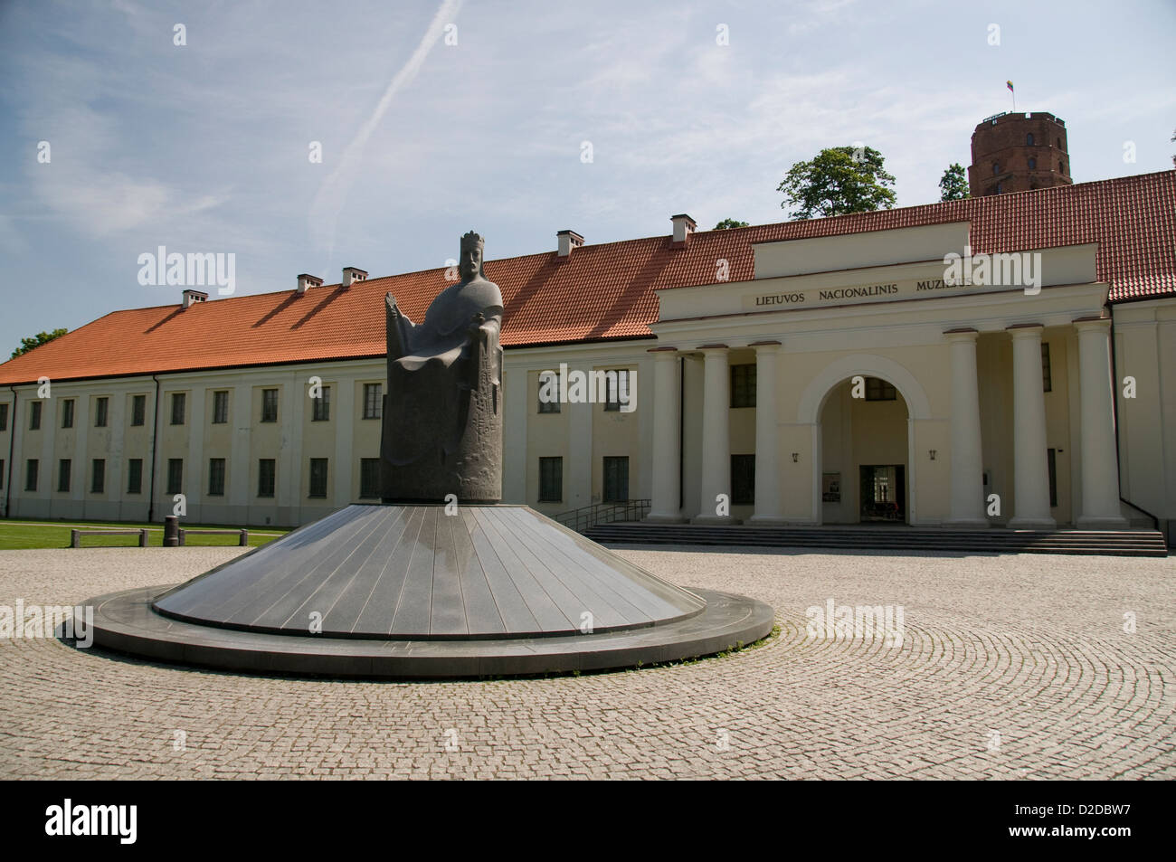 Statue of king mindaugas hi-res stock photography and images - Alamy