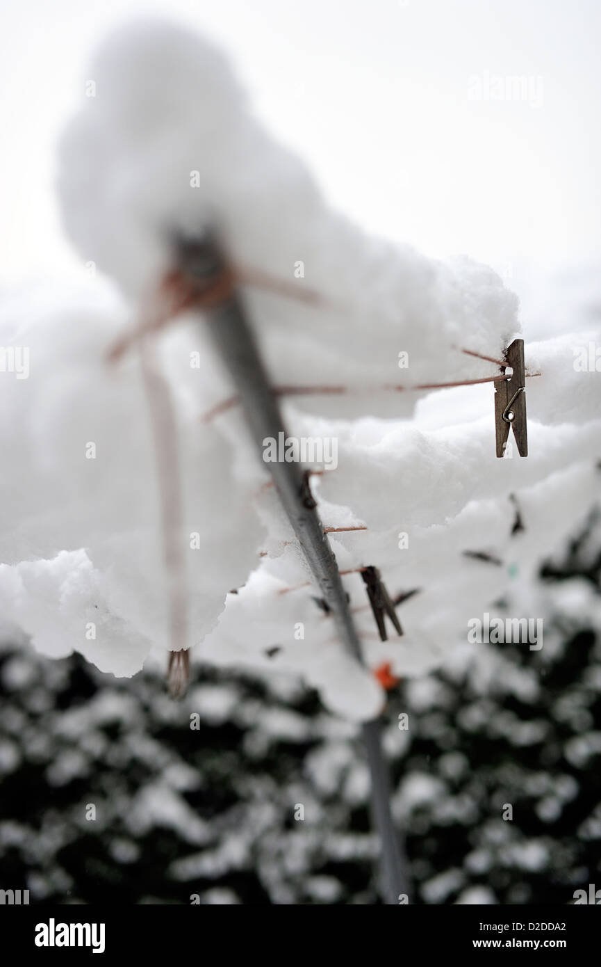 Frozen washing line hi-res stock photography and images - Alamy