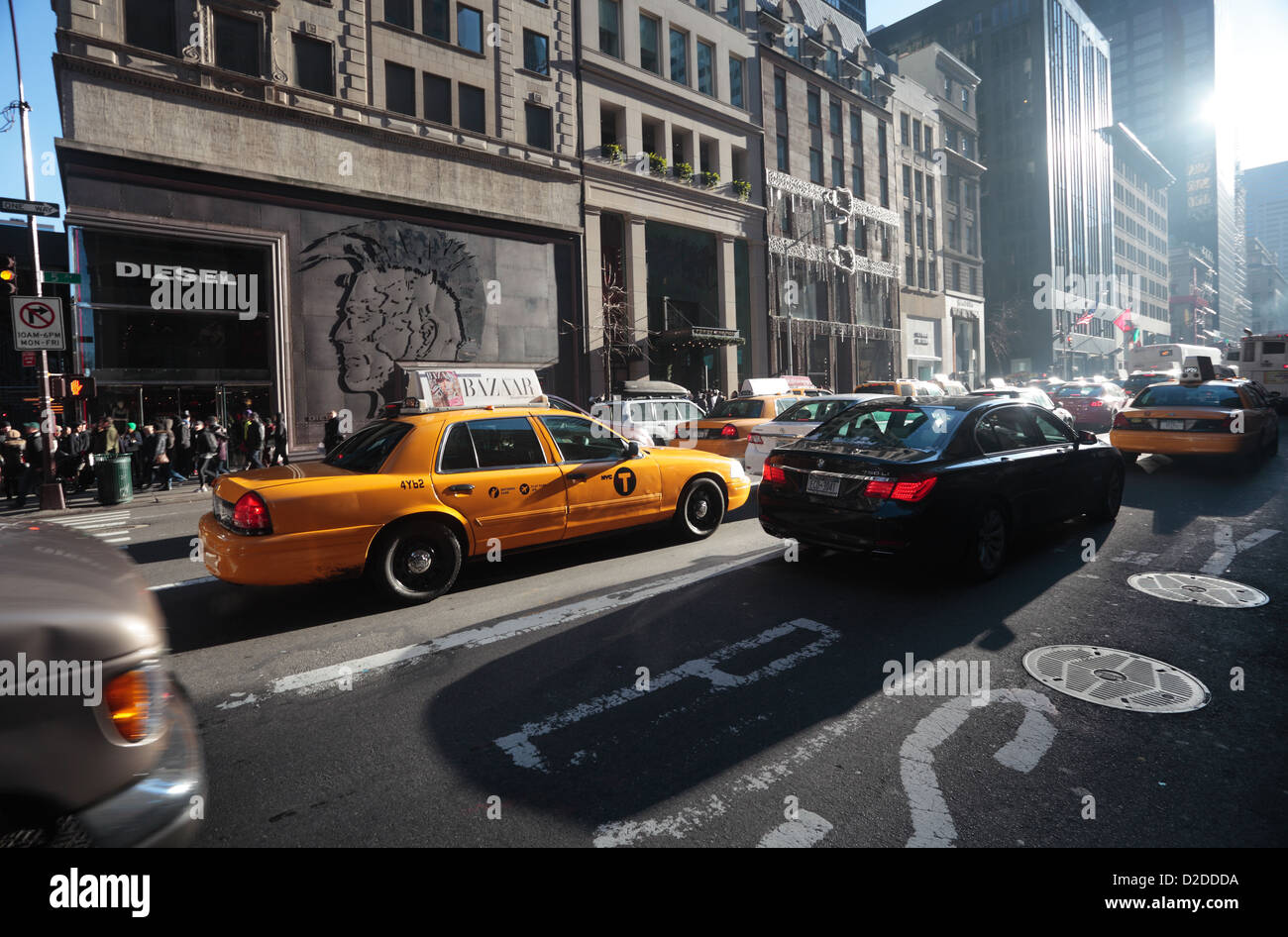 Manhattan street scene, New York Stock Photo - Alamy