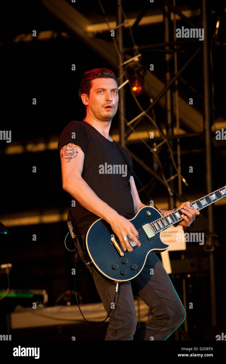 Snow patrol performing on v stage v festival hi-res stock photography ...