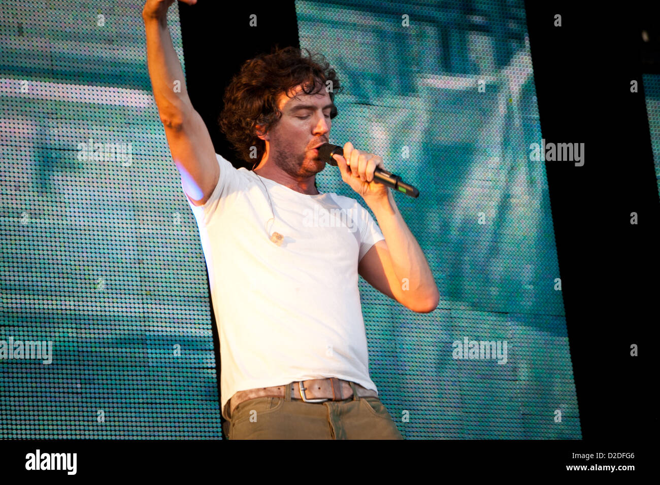 2002 Gary Lightbody Girlfriend