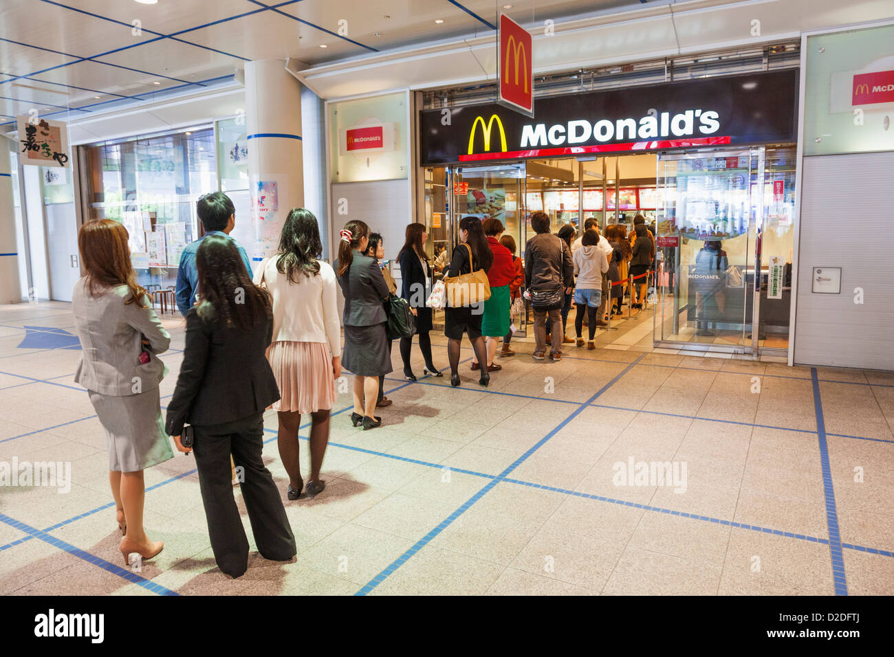 Mcdonalds queue hi-res stock photography and images - Alamy