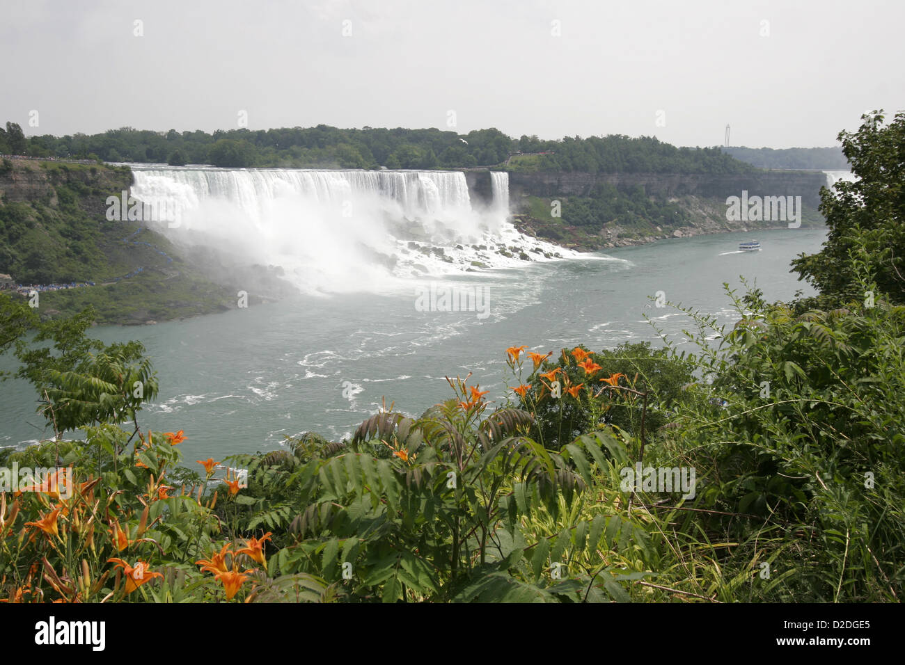 The Niagara Falls, a spectacular sight on the border between the USA ...