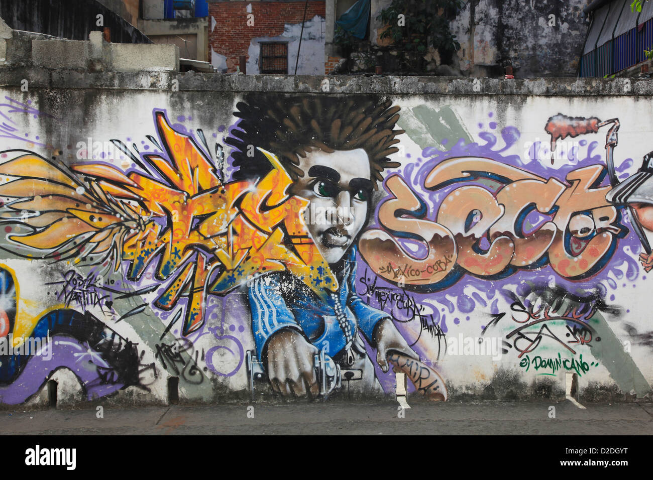 Artist graffiti havana hi-res stock photography and images - Alamy