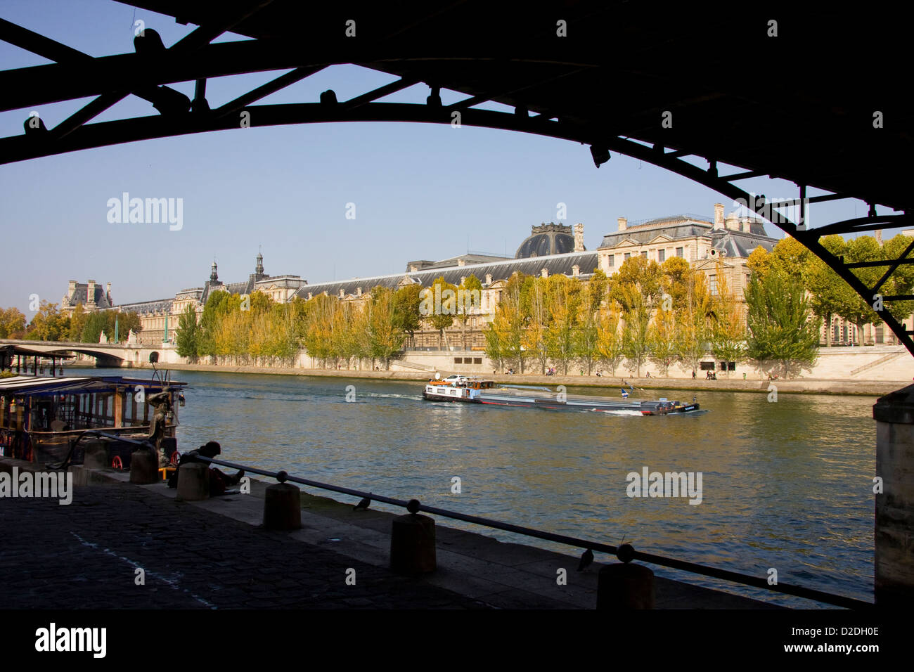 Louvre river seine paris hi-res stock photography and images - Alamy
