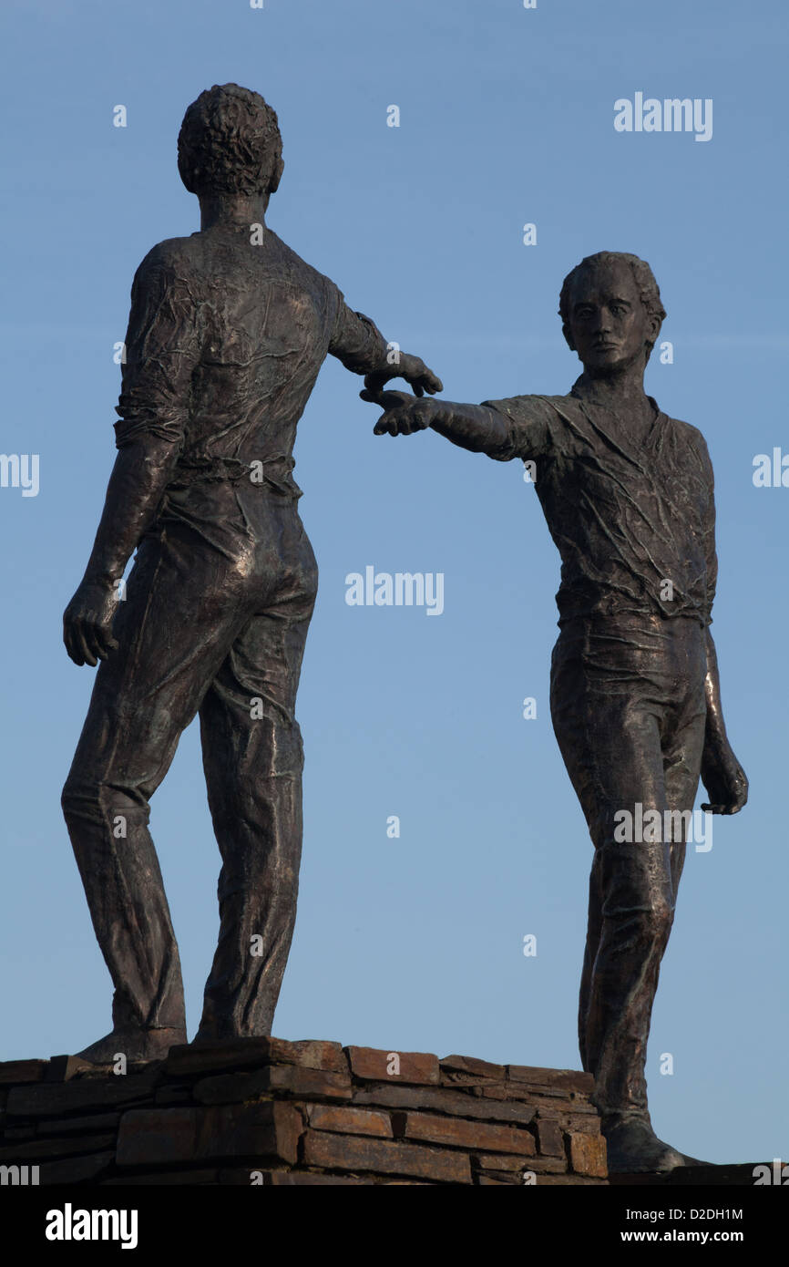 Hands across the divide sculpture hi-res stock photography and images - Alamy