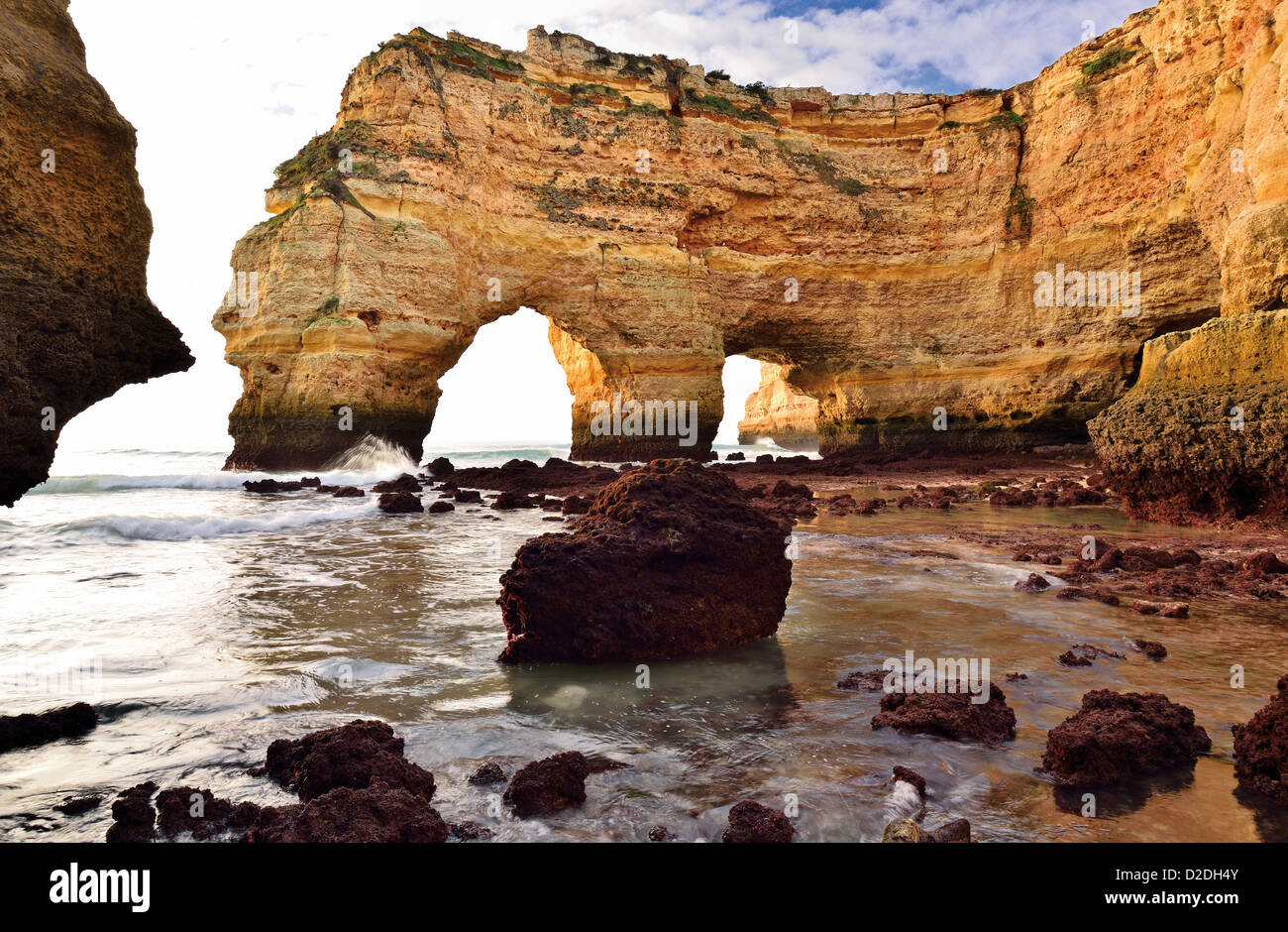 Limestone at beach hi-res stock photography and images - Alamy