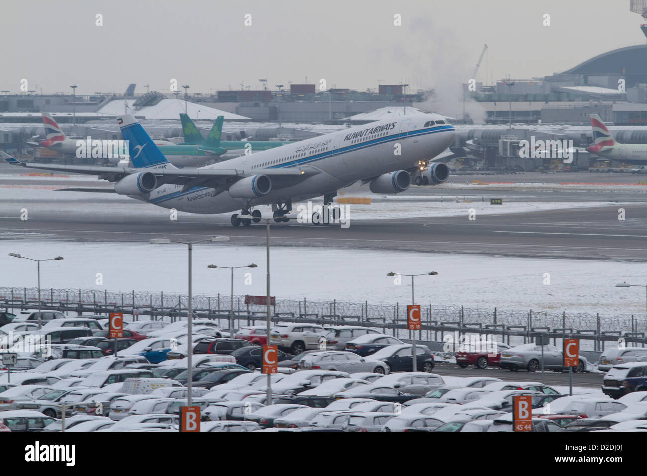 Poor weather airport hi-res stock photography and images - Alamy