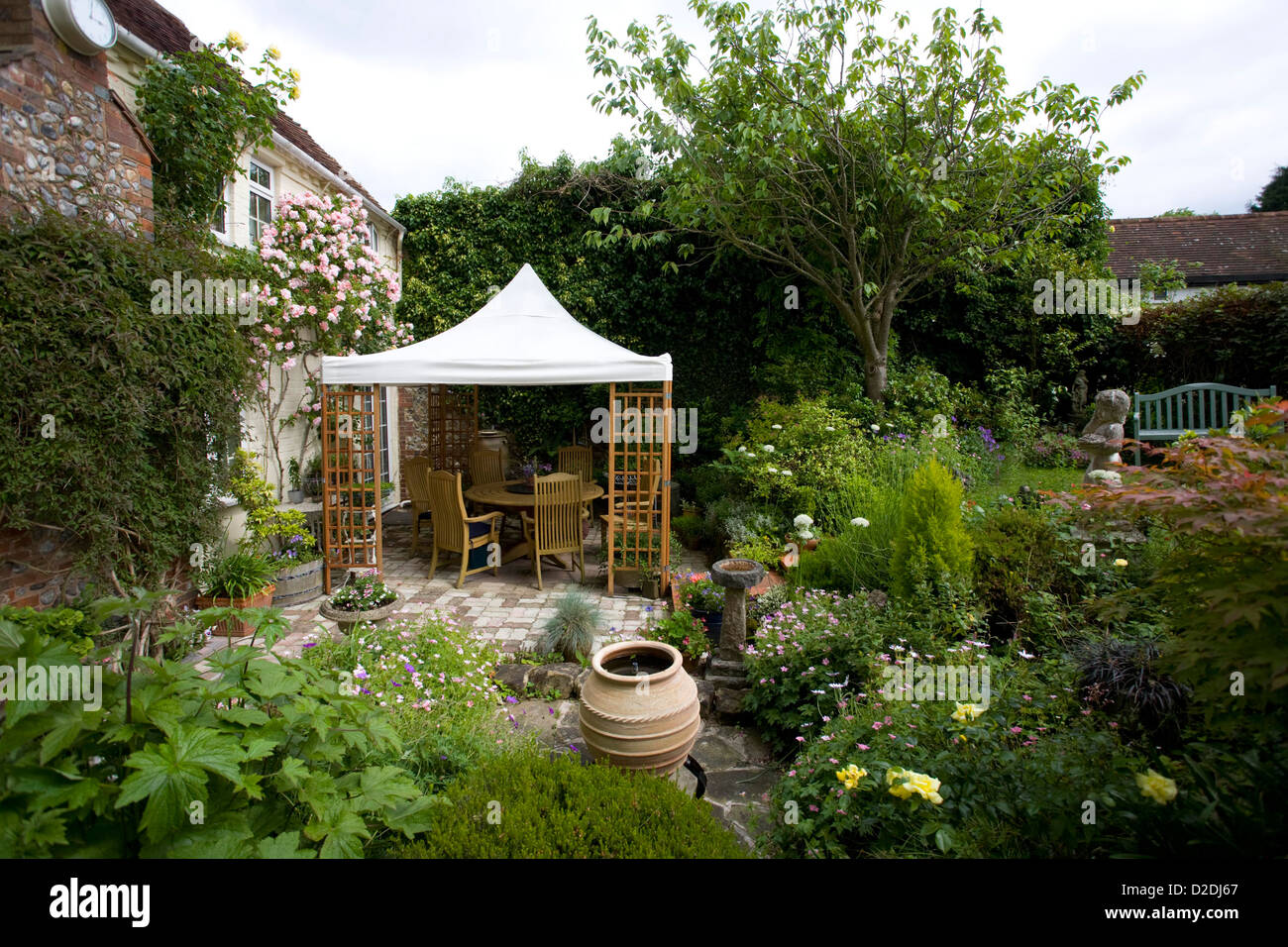 English Country Garden Stock Photo - Alamy
