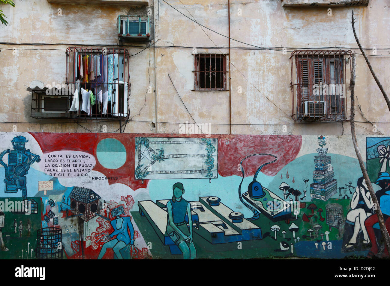 Graffiti art on a block of apartments, Havana cuba Stock Photo - Alamy