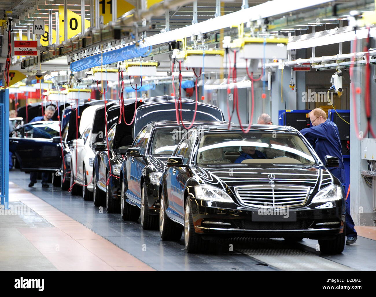 Employees of the auto brand Mercedes-Benz of the automobile concern ...