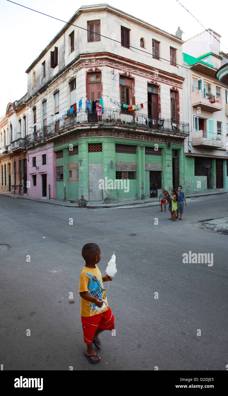 Cuban poor neighbourhood hi-res stock photography and images - Alamy