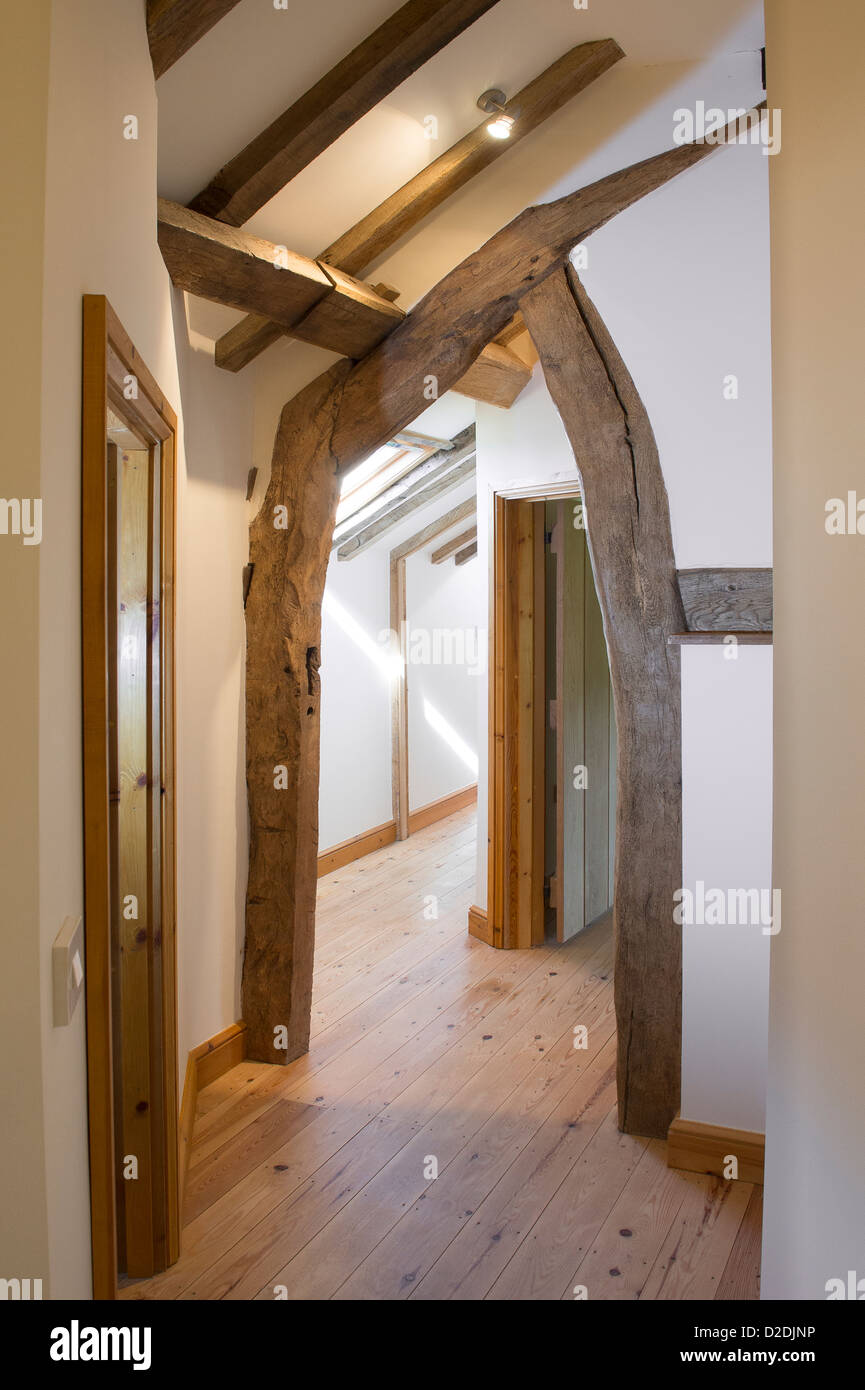 Arched beams hi-res stock photography and images - Alamy