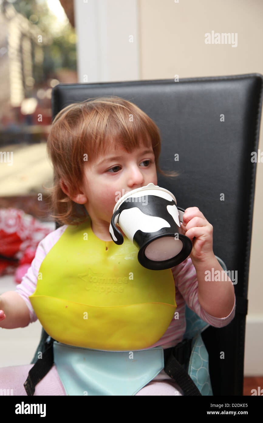 Toddler drinking from a beaker Stock Photo - Alamy