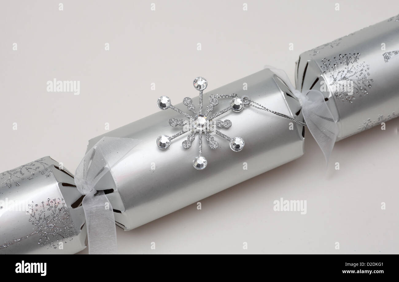 Silver christmas cracker hi-res stock photography and images - Alamy