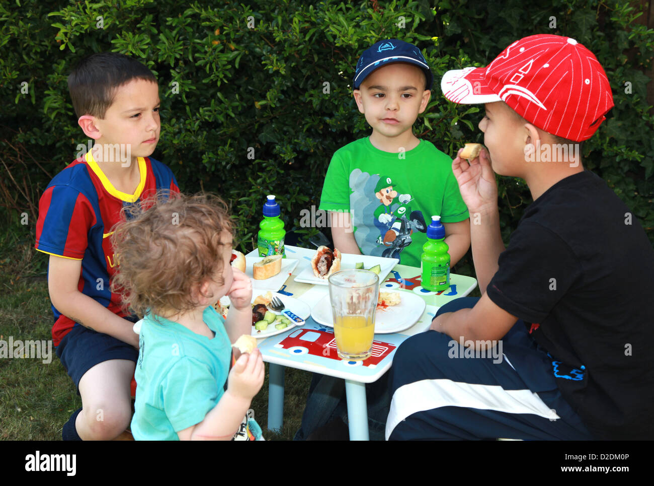 Children eating lunch outside Stock Photo - Alamy