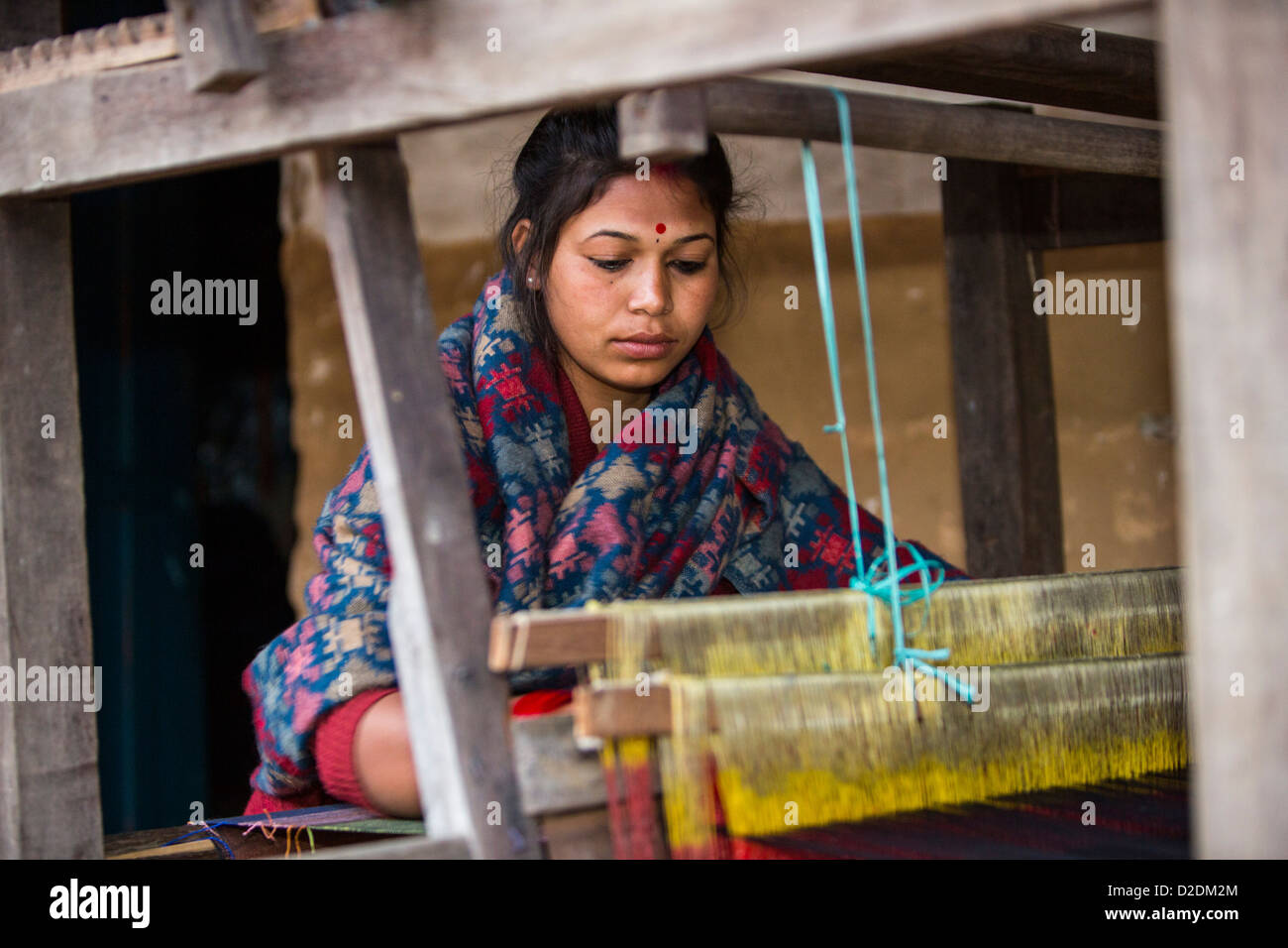 Nepal woman clothing loom hi-res stock photography and images - Alamy