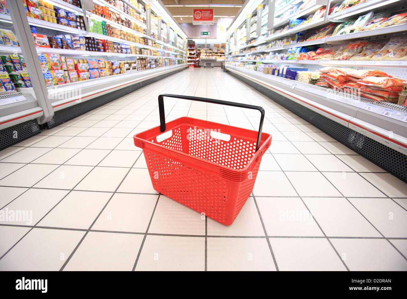 France, supermarket without customers Stock Photo - Alamy