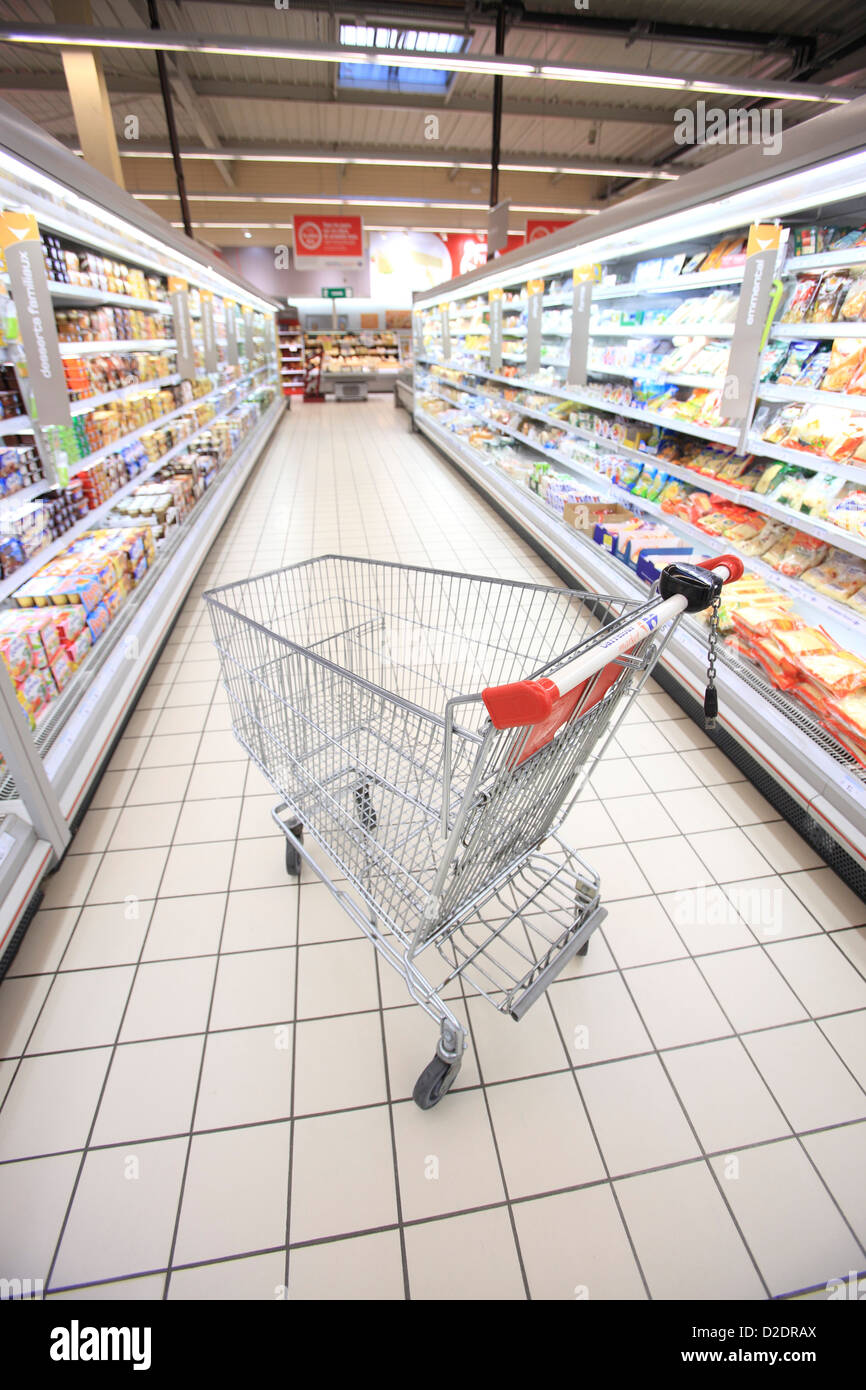 France, supermarket without customers Stock Photo - Alamy