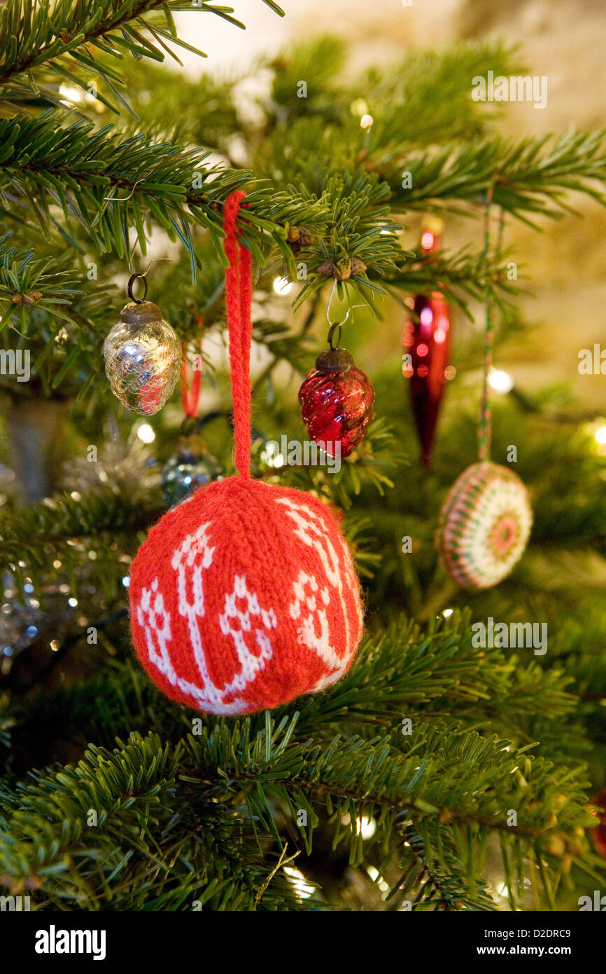 Old christmas tree no needles hi-res stock photography and images - Alamy