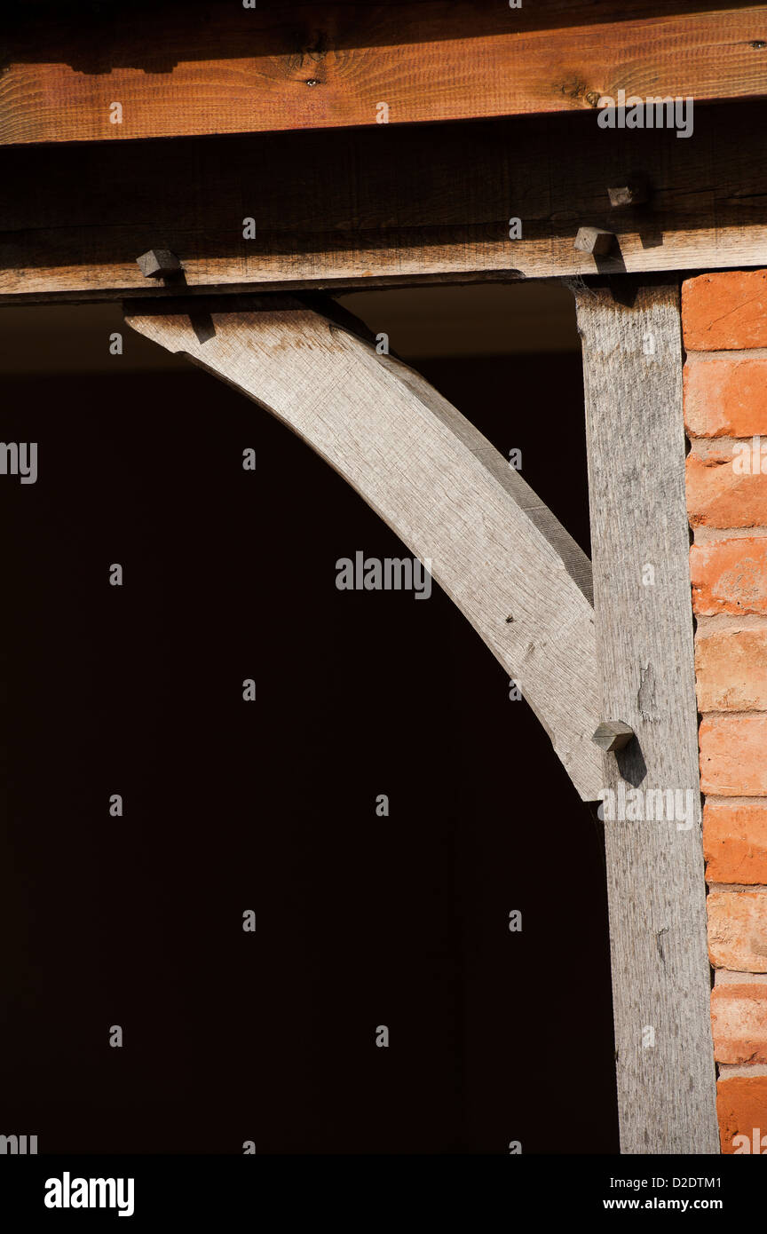 Wood beam support hi-res stock photography and images - Alamy